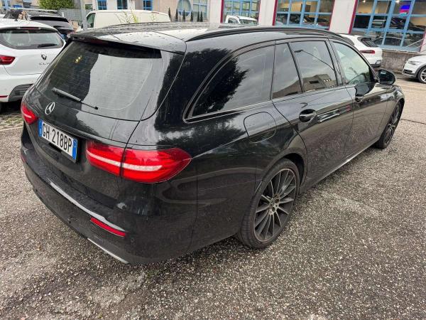 Melns Mercedes-Benz E 400 2018 Kauņa, ar dzinēja tilpumu 2.93 L un nobraukumu 195 tūkst. km par 23900 €, foto 3 vietnē AUTOMOTO.COM.LV