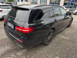Black Mercedes-Benz E 400 2018 in Kaunas, with an engine capacity of 2.93 L and mileage of 195 thousand km for 23900 €, photo 4 on AUTOMOTO.COM.LV
