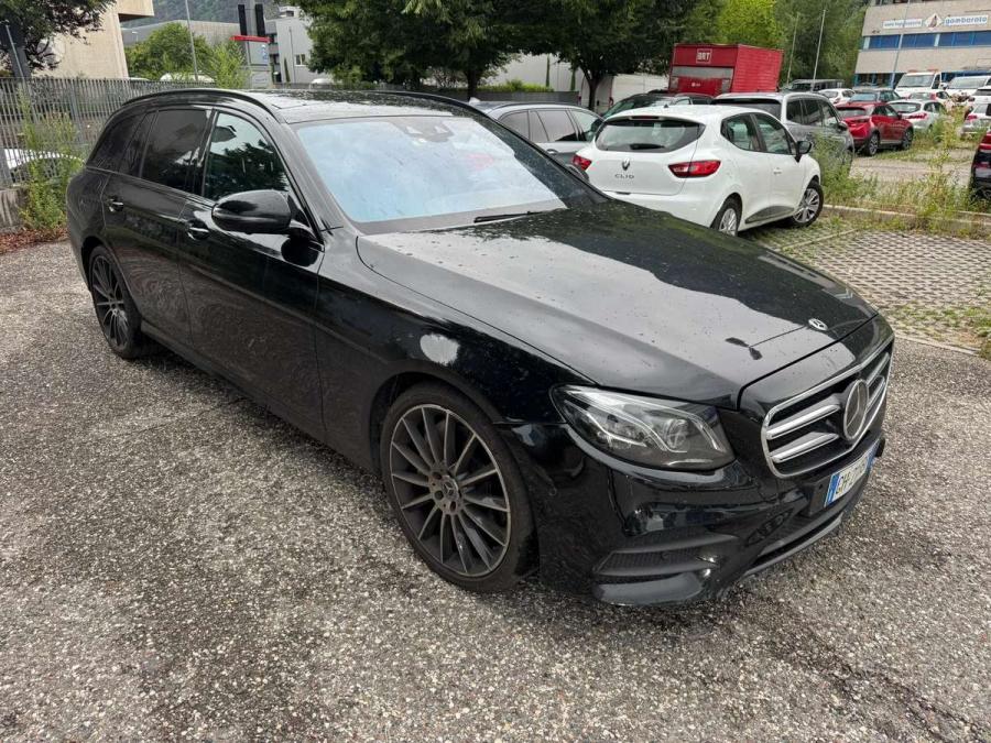 Black Mercedes-Benz E 400 2018 in Kaunas, with an engine capacity of 2.93 L and mileage of 195 thousand km for 23900 €, photo 5 on AUTOMOTO.COM.LV