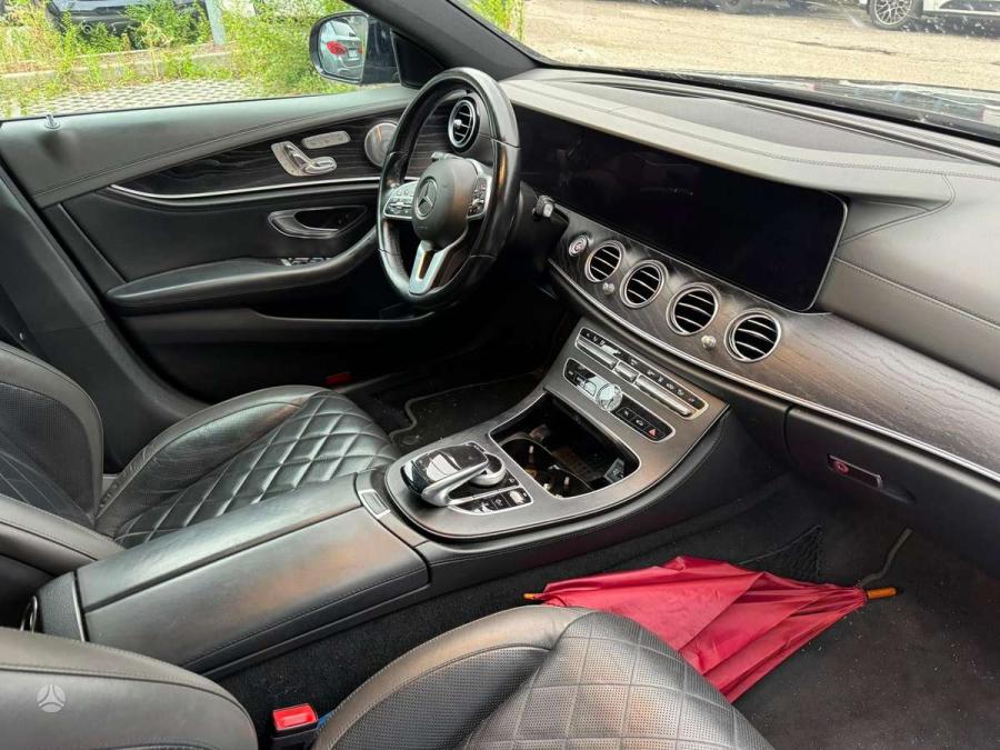Black Mercedes-Benz E 400 2018 in Kaunas, with an engine capacity of 2.93 L and mileage of 195 thousand km for 23900 €, photo 7 on AUTOMOTO.COM.LV