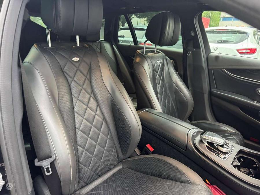 Black Mercedes-Benz E 400 2018 in Kaunas, with an engine capacity of 2.93 L and mileage of 195 thousand km for 23900 €, photo 8 on AUTOMOTO.COM.LV