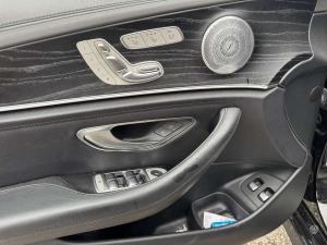 Black Mercedes-Benz E 400 2018 in Kaunas, with an engine capacity of 2.93 L and mileage of 195 thousand km for 23900 €, photo 9 on AUTOMOTO.COM.LV