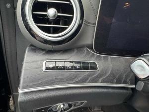 Black Mercedes-Benz E 400 2018 in Kaunas, with an engine capacity of 2.93 L and mileage of 195 thousand km for 23900 €, photo 10 on AUTOMOTO.COM.LV