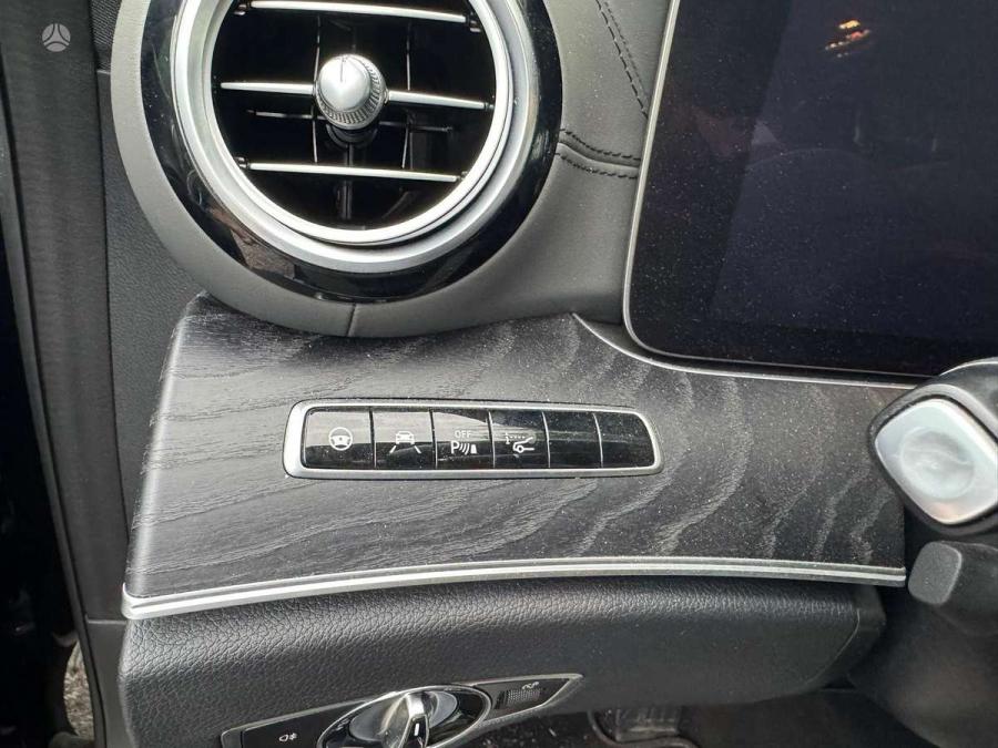 Black Mercedes-Benz E 400 2018 in Kaunas, with an engine capacity of 2.93 L and mileage of 195 thousand km for 23900 €, photo 10 on AUTOMOTO.COM.LV