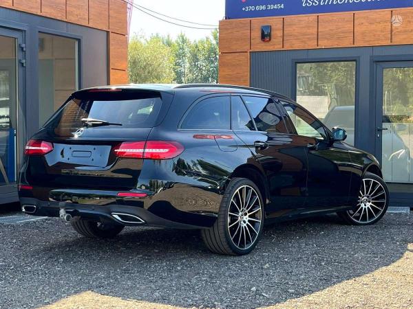 Black Mercedes-Benz E 400 2018 in Kaunas, with an engine capacity of 2.93 L and mileage of 196 thousand km for 23900 €, photo 4 on AUTOMOTO.COM.LV
