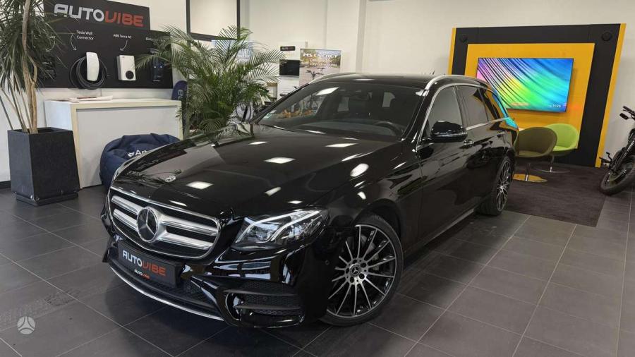 Black Mercedes-Benz E 400 2019 in Vilnius, with an engine capacity of 3.00 L and mileage of 173 thousand km for 28999 €, photo 1 on AUTOMOTO.COM.LV