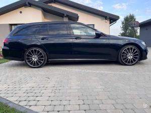 Melns Mercedes-Benz E 400 2019 Kauņa, ar dzinēja tilpumu 3.00 L un nobraukumu 106 tūkst. km par 27500 €, foto 5 vietnē AUTOMOTO.COM.LV