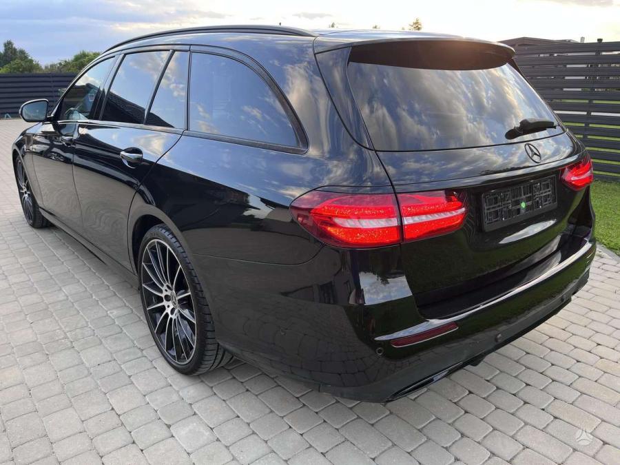 Melns Mercedes-Benz E 400 2019 Kauņa, ar dzinēja tilpumu 3.00 L un nobraukumu 106 tūkst. km par 27500 €, foto 6 vietnē AUTOMOTO.COM.LV