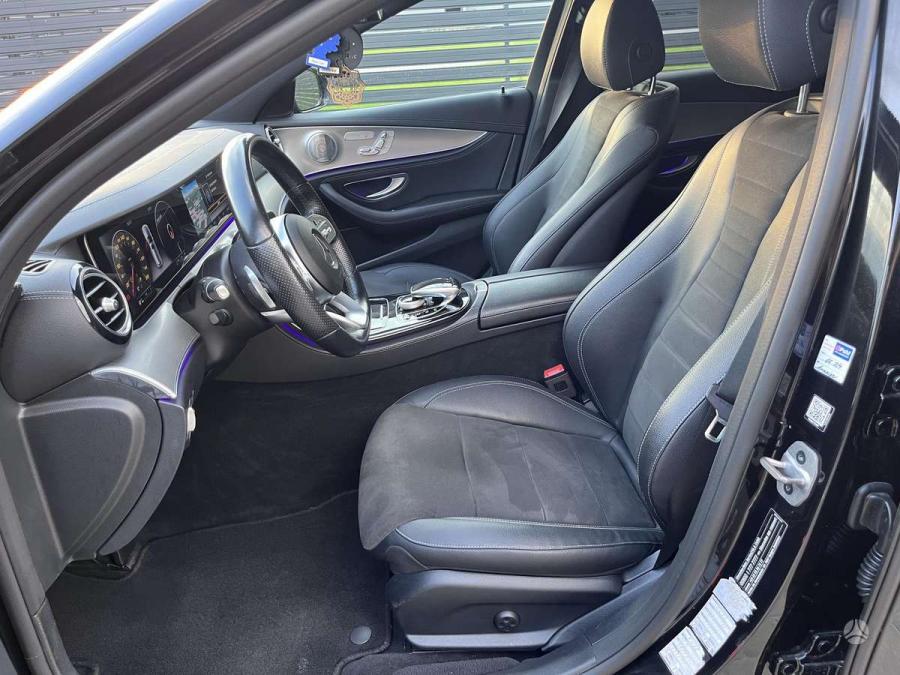 Melns Mercedes-Benz E 400 2019 Kauņa, ar dzinēja tilpumu 3.00 L un nobraukumu 106 tūkst. km par 27500 €, foto 13 vietnē AUTOMOTO.COM.LV