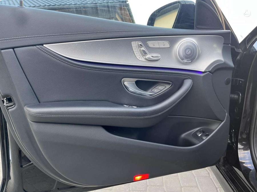Melns Mercedes-Benz E 400 2019 Kauņa, ar dzinēja tilpumu 3.00 L un nobraukumu 106 tūkst. km par 27500 €, foto 14 vietnē AUTOMOTO.COM.LV