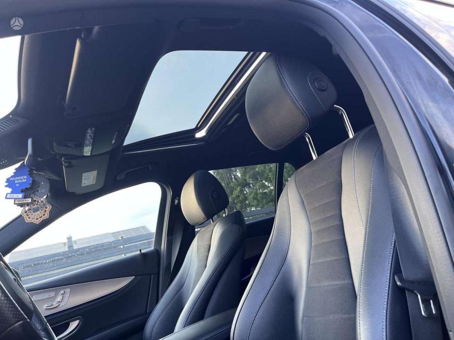 Melns Mercedes-Benz E 400 2019 Kauņa, ar dzinēja tilpumu 3.00 L un nobraukumu 106 tūkst. km par 27500 €, foto 18 vietnē AUTOMOTO.COM.LV