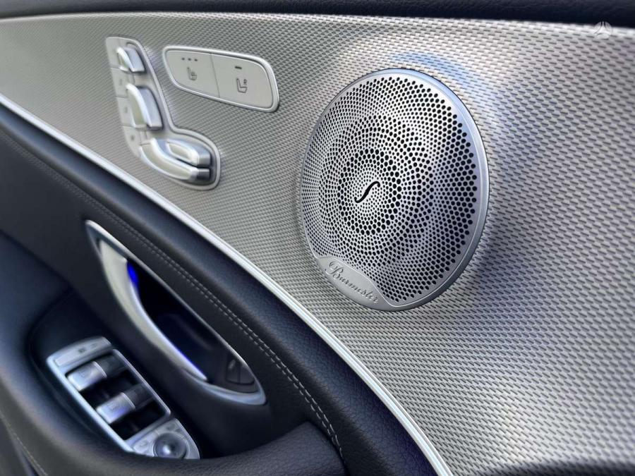 Melns Mercedes-Benz E 400 2019 Kauņa, ar dzinēja tilpumu 3.00 L un nobraukumu 106 tūkst. km par 27500 €, foto 19 vietnē AUTOMOTO.COM.LV