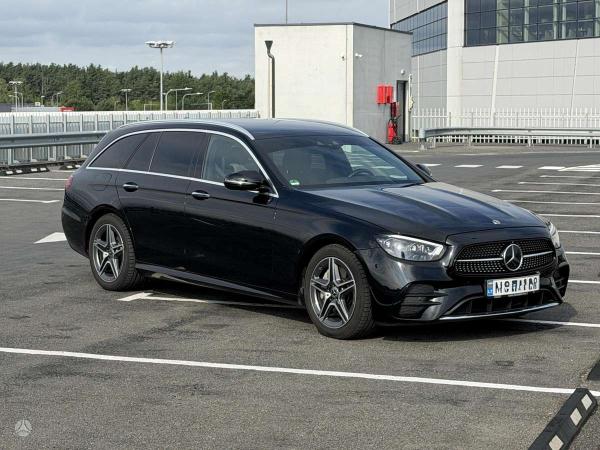 Melns Mercedes-Benz E 400 2021 Viļņa, ar dzinēja tilpumu 2.93 L un nobraukumu 139 tūkst. km par 33000 €, foto 1 vietnē AUTOMOTO.COM.LV