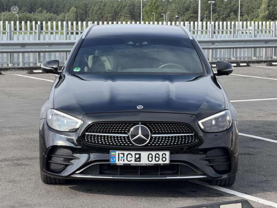 Melns Mercedes-Benz E 400 2021 Viļņa, ar dzinēja tilpumu 2.93 L un nobraukumu 139 tūkst. km par 33000 €, foto 3 vietnē AUTOMOTO.COM.LV