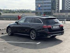 Melns Mercedes-Benz E 400 2021 Viļņa, ar dzinēja tilpumu 2.93 L un nobraukumu 139 tūkst. km par 33000 €, foto 4 vietnē AUTOMOTO.COM.LV