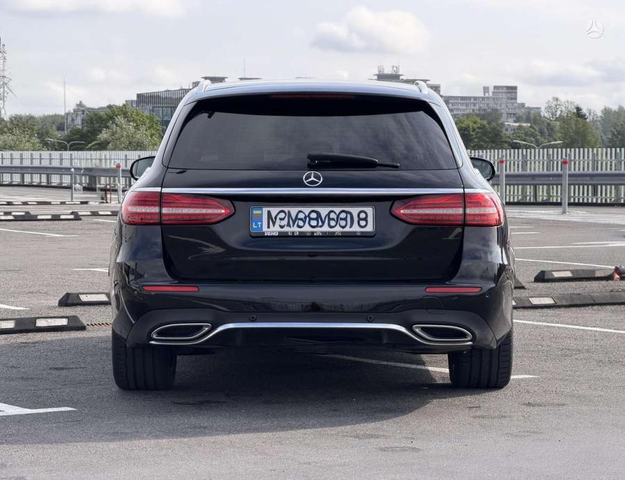 Melns Mercedes-Benz E 400 2021 Viļņa, ar dzinēja tilpumu 2.93 L un nobraukumu 139 tūkst. km par 33000 €, foto 6 vietnē AUTOMOTO.COM.LV