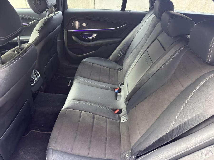 Melns Mercedes-Benz E 400 2021 Viļņa, ar dzinēja tilpumu 2.93 L un nobraukumu 139 tūkst. km par 33000 €, foto 15 vietnē AUTOMOTO.COM.LV
