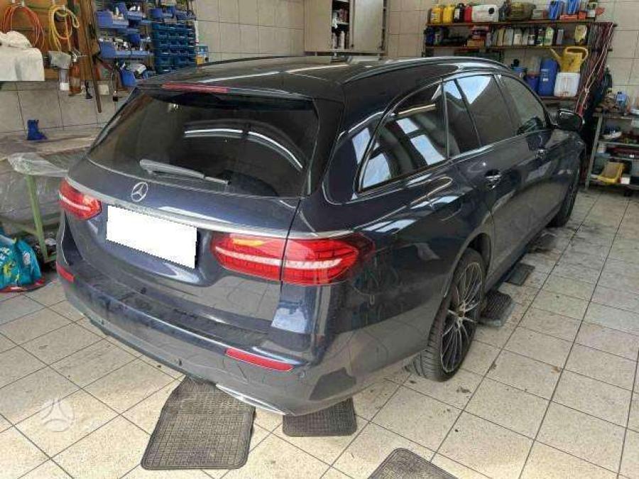 Blue Mercedes-Benz E 400 2023 in Klaipeda, with an engine capacity of 2.93 L and mileage of 120 thousand km for 19500 €, photo 5 on AUTOMOTO.COM.LV