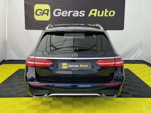 Zils Mercedes-Benz E 400 2017 Viļņa, ar dzinēja tilpumu 3.50 L un nobraukumu 180 tūkst. km par 22990 €, foto 5 vietnē AUTOMOTO.COM.LV