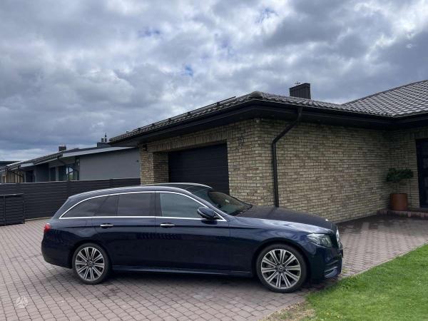 Blue Mercedes-Benz E 400 2017 in Kaunas, with an engine capacity of 3.50 L and mileage of 180 thousand km for 19900 €, photo 4 on AUTOMOTO.COM.LV