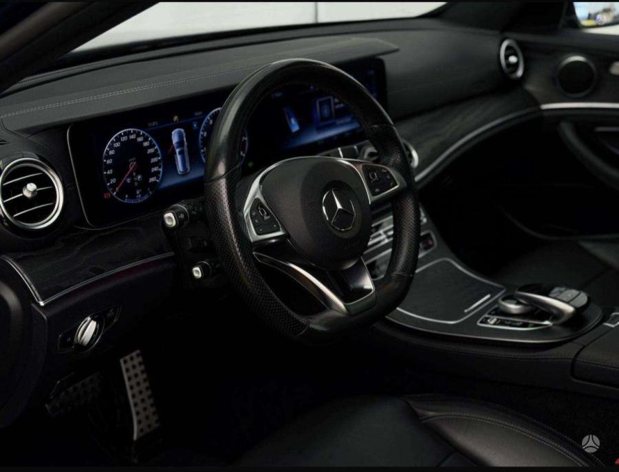 Blue Mercedes-Benz E 400 2017 in Kaunas, with an engine capacity of 3.50 L and mileage of 180 thousand km for 19900 €, photo 5 on AUTOMOTO.COM.LV
