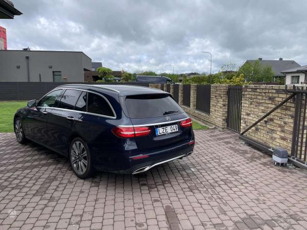 Blue Mercedes-Benz E 400 2017 in Kaunas, with an engine capacity of 3.50 L and mileage of 180 thousand km for 19900 €, photo 6 on AUTOMOTO.COM.LV