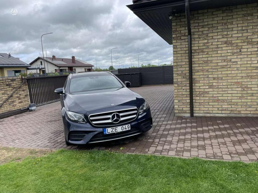 Blue Mercedes-Benz E 400 2017 in Kaunas, with an engine capacity of 3.50 L and mileage of 180 thousand km for 19900 €, photo 7 on AUTOMOTO.COM.LV
