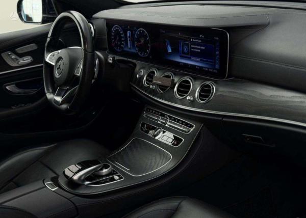 Blue Mercedes-Benz E 400 2017 in Kaunas, with an engine capacity of 3.50 L and mileage of 180 thousand km for 19900 €, photo 8 on AUTOMOTO.COM.LV