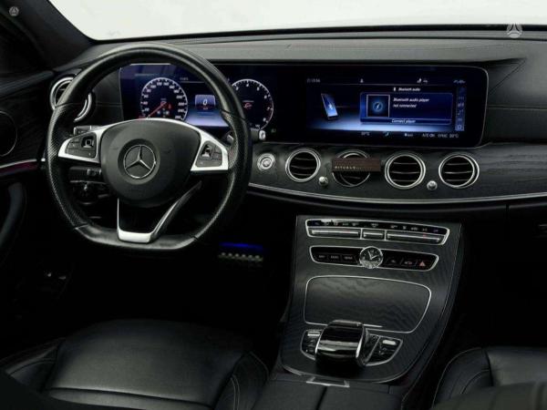 Blue Mercedes-Benz E 400 2017 in Kaunas, with an engine capacity of 3.50 L and mileage of 180 thousand km for 19900 €, photo 9 on AUTOMOTO.COM.LV