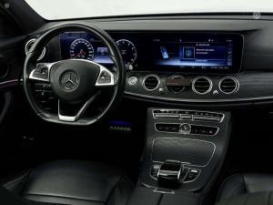 Blue Mercedes-Benz E 400 2017 in Kaunas, with an engine capacity of 3.50 L and mileage of 180 thousand km for 19900 €, photo 9 on AUTOMOTO.COM.LV