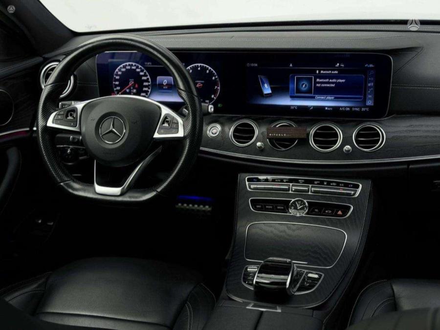 Blue Mercedes-Benz E 400 2017 in Kaunas, with an engine capacity of 3.50 L and mileage of 180 thousand km for 19900 €, photo 9 on AUTOMOTO.COM.LV