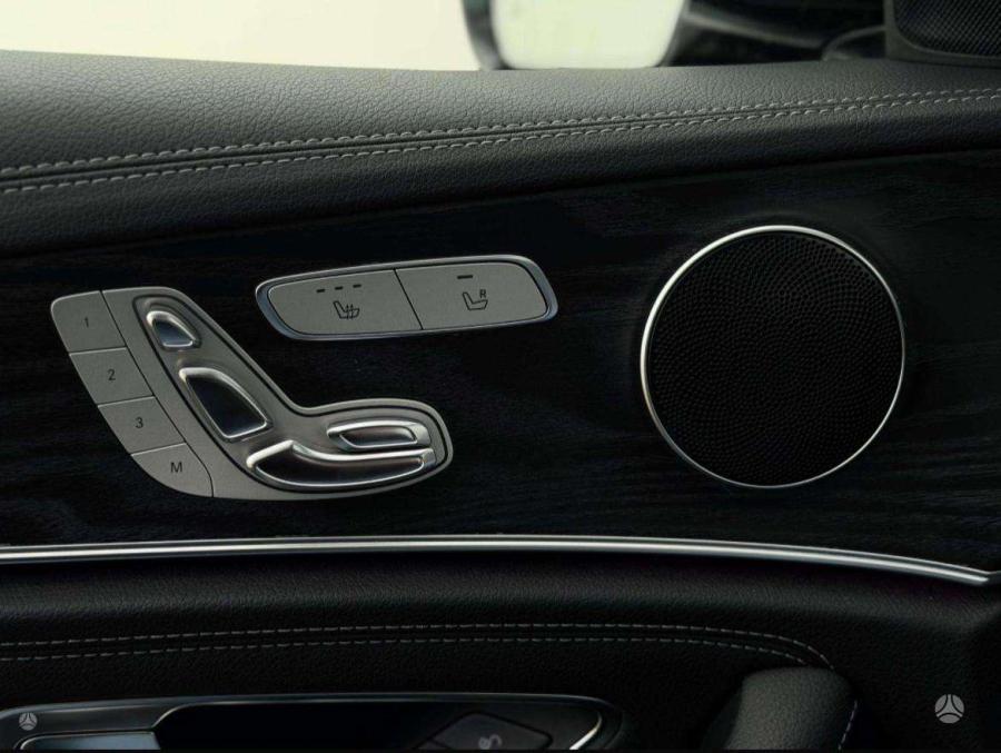 Blue Mercedes-Benz E 400 2017 in Kaunas, with an engine capacity of 3.50 L and mileage of 180 thousand km for 19900 €, photo 11 on AUTOMOTO.COM.LV