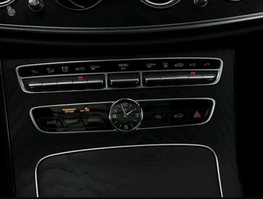 Blue Mercedes-Benz E 400 2017 in Kaunas, with an engine capacity of 3.50 L and mileage of 180 thousand km for 19900 €, photo 13 on AUTOMOTO.COM.LV