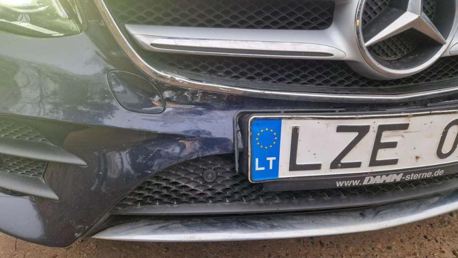 Blue Mercedes-Benz E 400 2017 in Kaunas, with an engine capacity of 3.50 L and mileage of 180 thousand km for 19900 €, photo 17 on AUTOMOTO.COM.LV