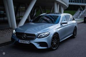 Zils Mercedes-Benz E 400 2018 Viļņa, ar dzinēja tilpumu 2.99 L un nobraukumu 155 tūkst. km par 24900 €, foto  vietnē AUTOMOTO.COM.LV