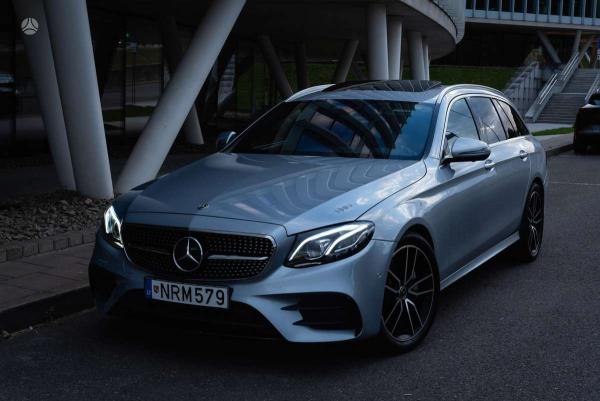 Zils Mercedes-Benz E 400 2018 Viļņa, ar dzinēja tilpumu 2.99 L un nobraukumu 155 tūkst. km par 24900 €, foto 2 vietnē AUTOMOTO.COM.LV