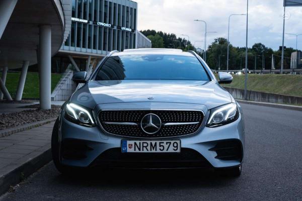 Zils Mercedes-Benz E 400 2018 Viļņa, ar dzinēja tilpumu 2.99 L un nobraukumu 155 tūkst. km par 24900 €, foto 3 vietnē AUTOMOTO.COM.LV