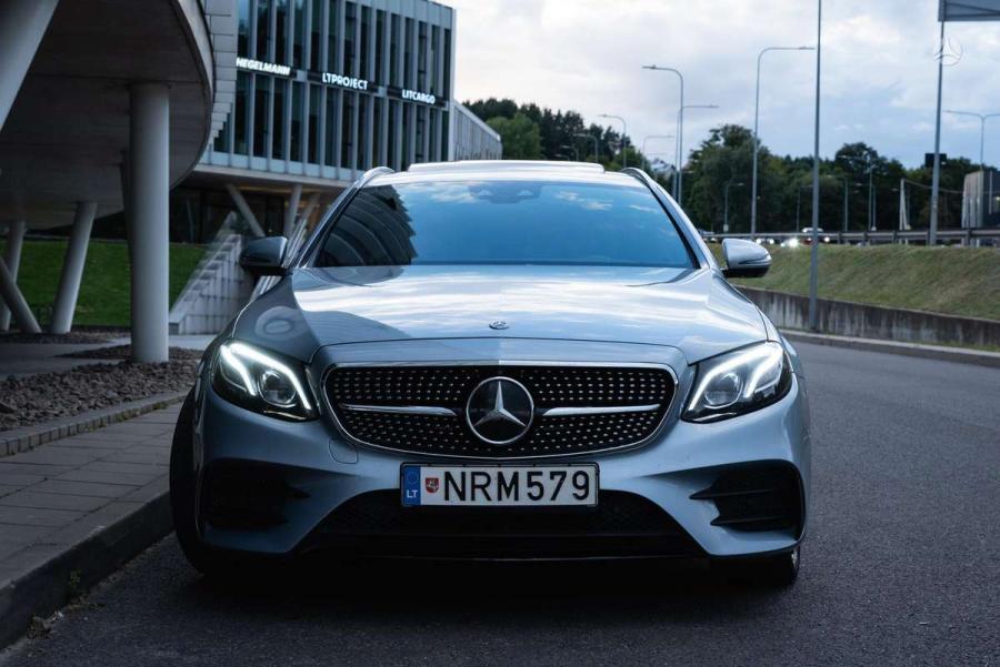 Zils Mercedes-Benz E 400 2018 Viļņa, ar dzinēja tilpumu 2.99 L un nobraukumu 155 tūkst. km par 24900 €, foto 4 vietnē AUTOMOTO.COM.LV