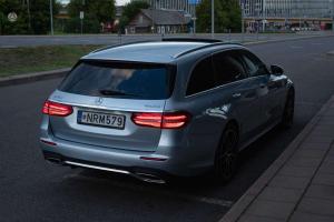 Zils Mercedes-Benz E 400 2018 Viļņa, ar dzinēja tilpumu 2.99 L un nobraukumu 155 tūkst. km par 24900 €, foto 6 vietnē AUTOMOTO.COM.LV