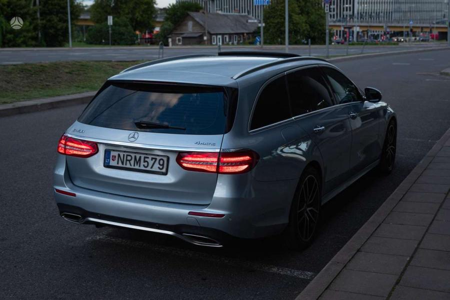 Zils Mercedes-Benz E 400 2018 Viļņa, ar dzinēja tilpumu 2.99 L un nobraukumu 155 tūkst. km par 24900 €, foto 6 vietnē AUTOMOTO.COM.LV