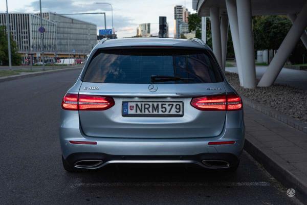 Zils Mercedes-Benz E 400 2018 Viļņa, ar dzinēja tilpumu 2.99 L un nobraukumu 155 tūkst. km par 24900 €, foto 6 vietnē AUTOMOTO.COM.LV