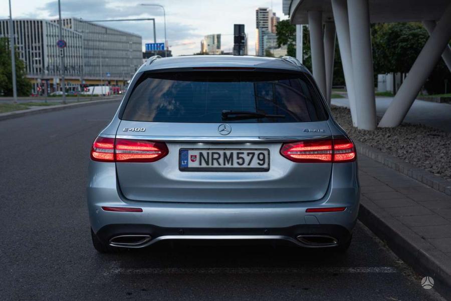 Zils Mercedes-Benz E 400 2018 Viļņa, ar dzinēja tilpumu 2.99 L un nobraukumu 155 tūkst. km par 24900 €, foto 7 vietnē AUTOMOTO.COM.LV