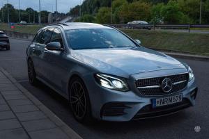 Zils Mercedes-Benz E 400 2018 Viļņa, ar dzinēja tilpumu 2.99 L un nobraukumu 155 tūkst. km par 24900 €, foto 9 vietnē AUTOMOTO.COM.LV