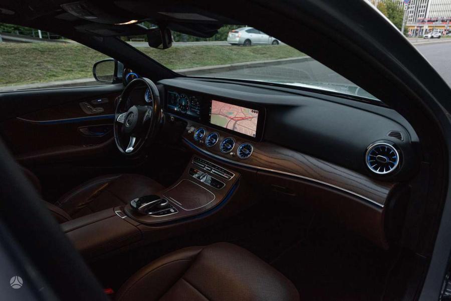 Zils Mercedes-Benz E 400 2018 Viļņa, ar dzinēja tilpumu 2.99 L un nobraukumu 155 tūkst. km par 24900 €, foto 11 vietnē AUTOMOTO.COM.LV