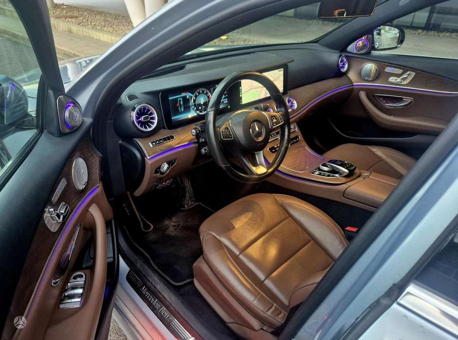 Zils Mercedes-Benz E 400 2018 Viļņa, ar dzinēja tilpumu 2.99 L un nobraukumu 155 tūkst. km par 24900 €, foto 12 vietnē AUTOMOTO.COM.LV