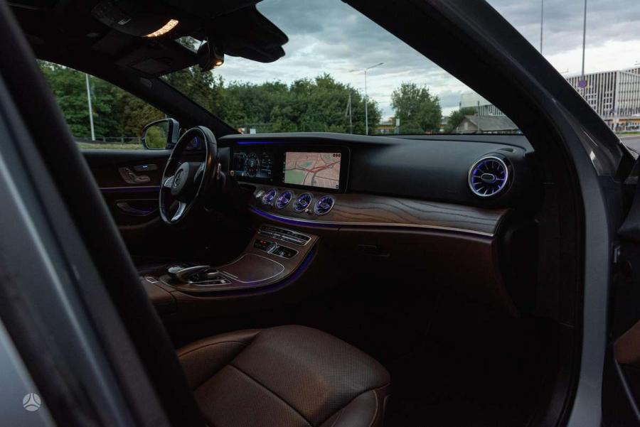 Zils Mercedes-Benz E 400 2018 Viļņa, ar dzinēja tilpumu 2.99 L un nobraukumu 155 tūkst. km par 24900 €, foto 14 vietnē AUTOMOTO.COM.LV