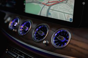 Zils Mercedes-Benz E 400 2018 Viļņa, ar dzinēja tilpumu 2.99 L un nobraukumu 155 tūkst. km par 24900 €, foto 15 vietnē AUTOMOTO.COM.LV