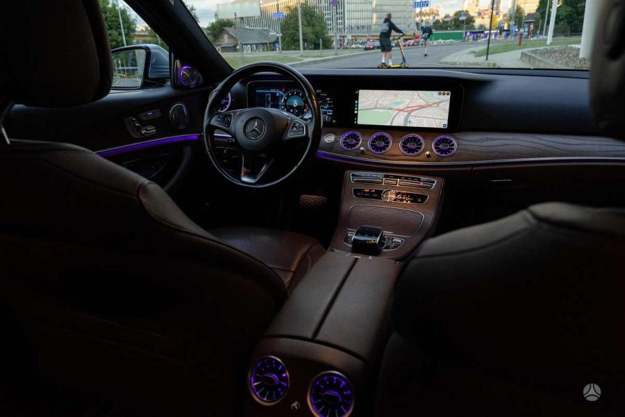 Zils Mercedes-Benz E 400 2018 Viļņa, ar dzinēja tilpumu 2.99 L un nobraukumu 155 tūkst. km par 24900 €, foto 19 vietnē AUTOMOTO.COM.LV