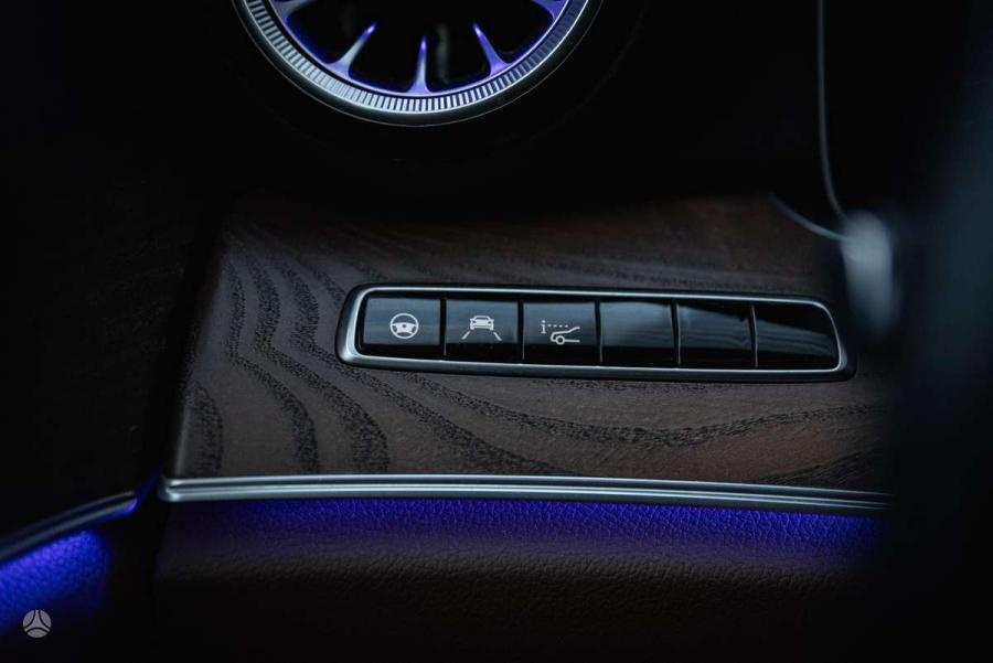 Zils Mercedes-Benz E 400 2018 Viļņa, ar dzinēja tilpumu 2.99 L un nobraukumu 155 tūkst. km par 24900 €, foto 21 vietnē AUTOMOTO.COM.LV