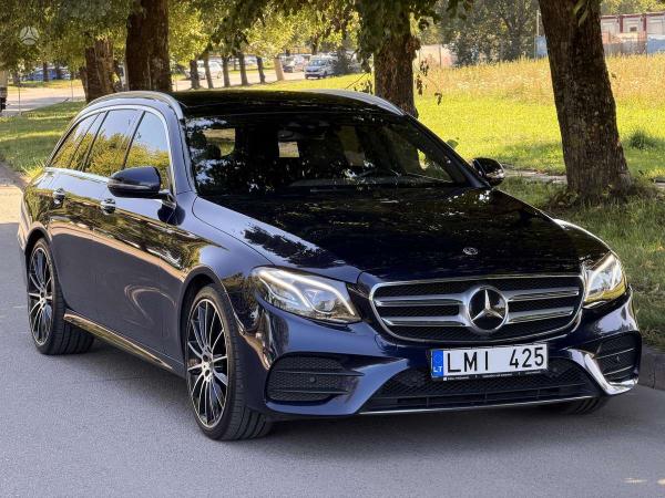 Zils Mercedes-Benz E 400 2019 Viļņa, ar dzinēja tilpumu 2.93 L un nobraukumu 178 tūkst. km par 29600 €, foto 1 vietnē AUTOMOTO.COM.LV